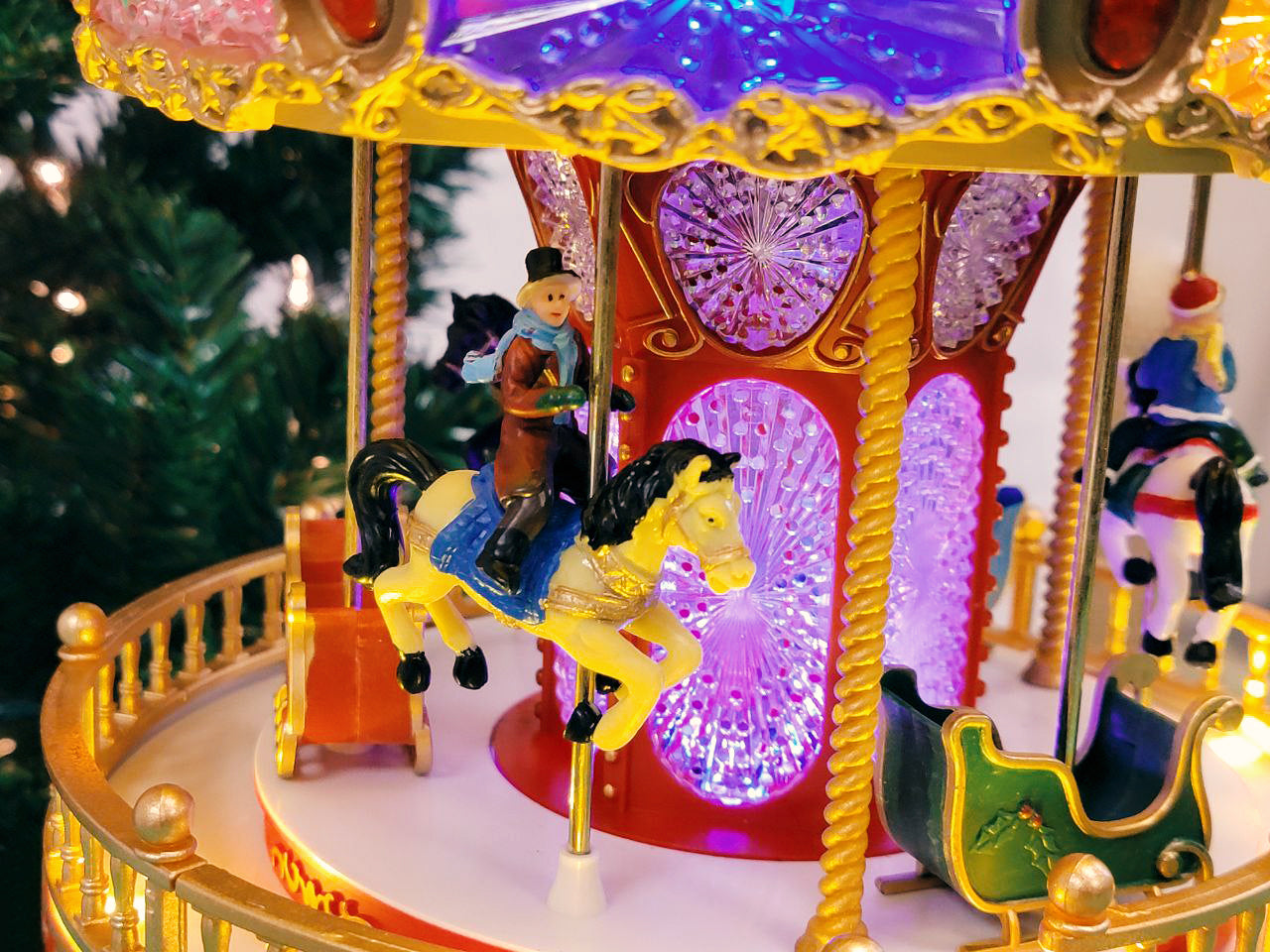 Christmas Carousels – Add Holiday Decor to Your Home – Wizardi