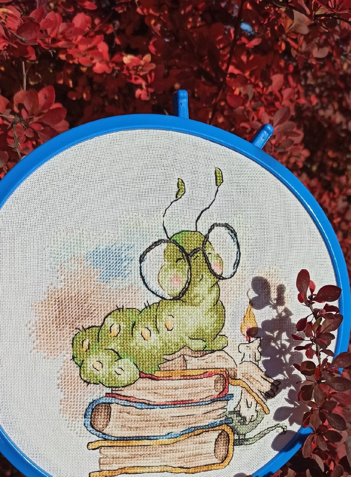Book Worm - PDF Cross Stitch Pattern – Wizardi