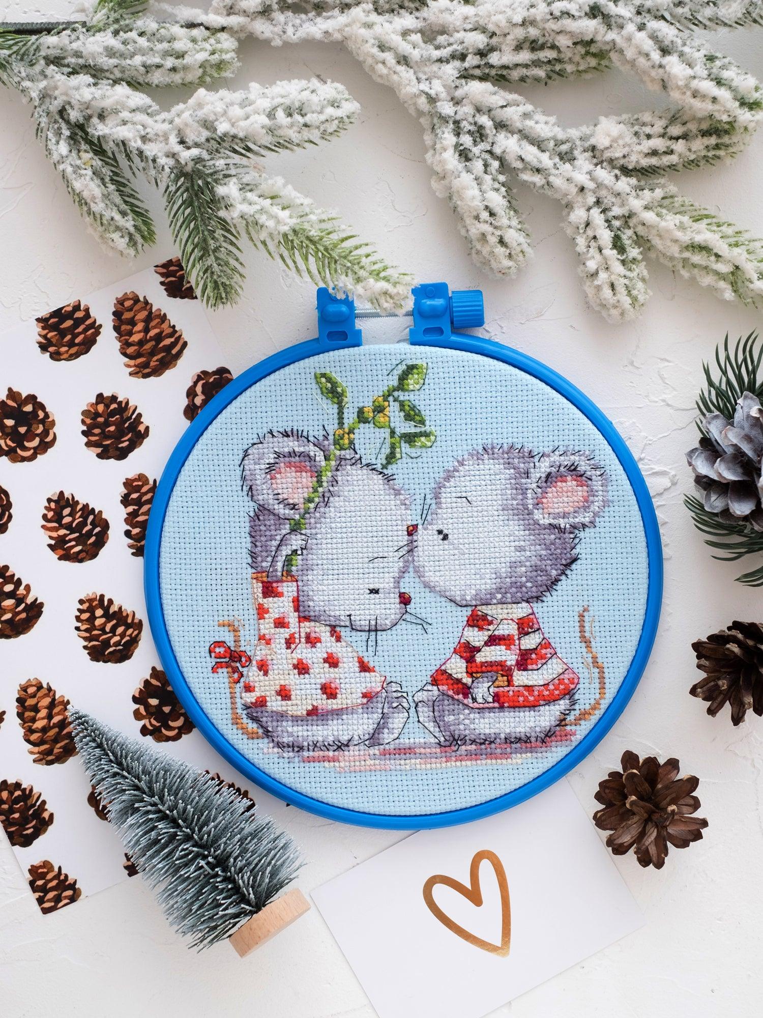 Cross-stitch kit Fallen in love mice AHM-017 – Wizardi